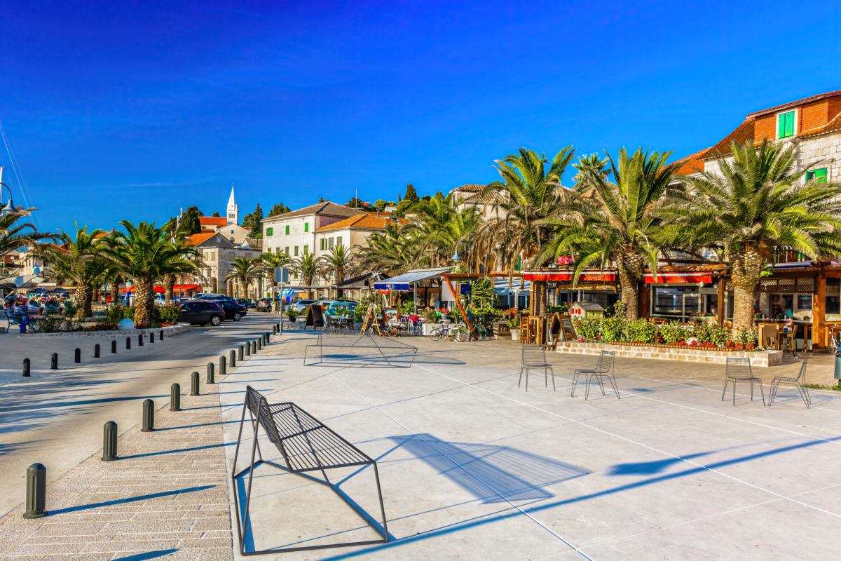 BENCHES: LINES SEAT - LAB23