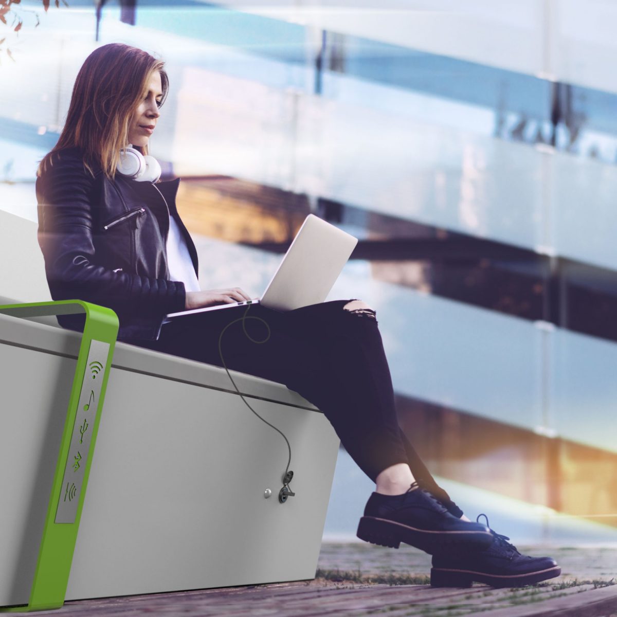 Smart Bench: The Intelligent Bench for Cities - LAB23